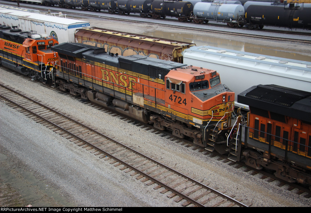 BNSF 4724